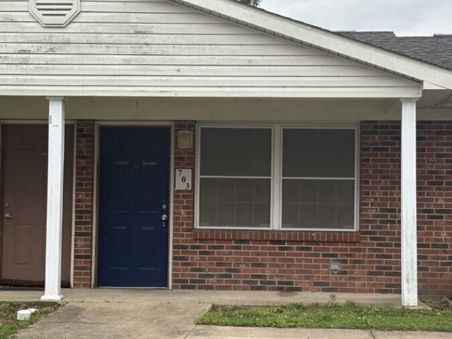 2 BR, 2 BA Apartment 703 W. Lon Moore, Charleson, MO 63834