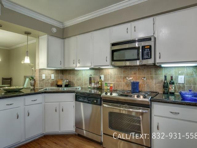 2 BR, 2 BA Apartment 700 Kuhlman Rd, Houston, TX 77024