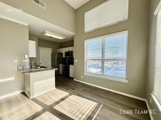 2 BR, 2 BA Apartment 701 Westport Road, Kansas City, MO 64111