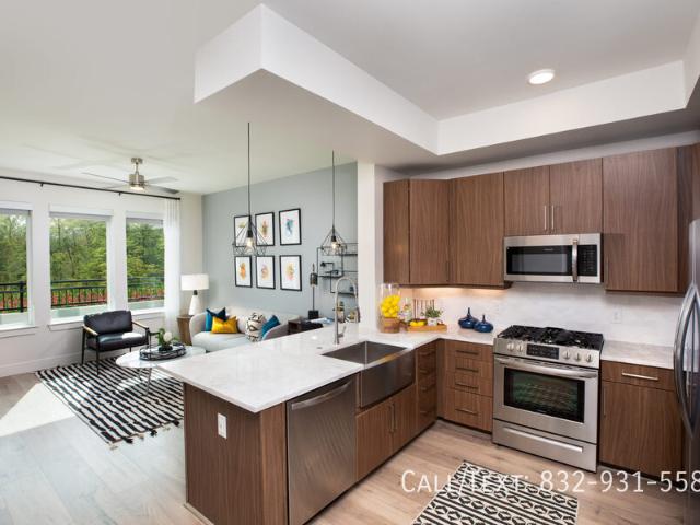 2 BR, 2 BA Apartment 701 Cohn St, Houston, TX 77007