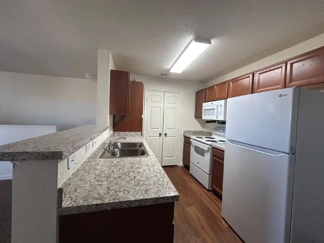 2 BR, 2 BA Apartment 701 Martin Luther King Street Unit 3 3 301 60%, Levelland, TX 79336