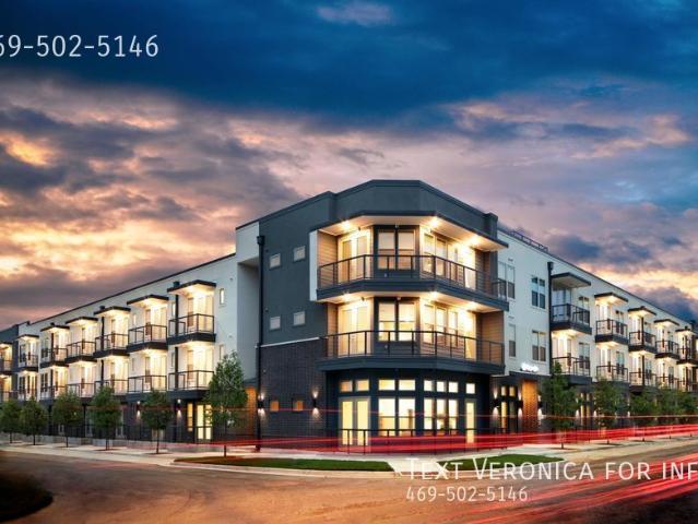 2 BR, 2 BA Apartment 707 Seale St, Dallas, TX 75208