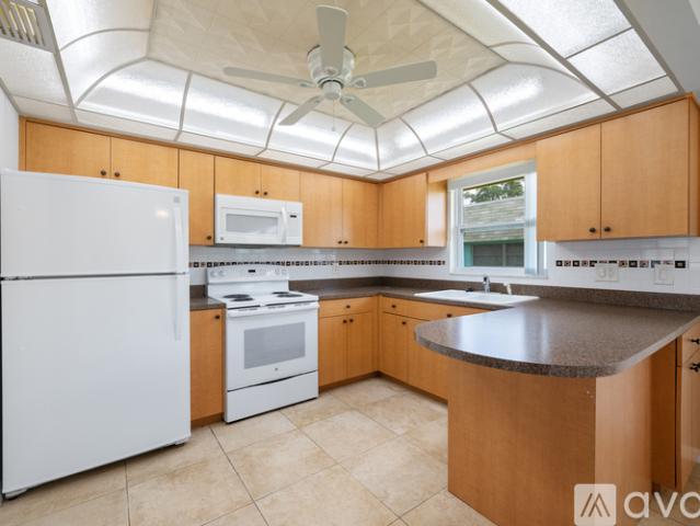 2 BR, 2 BA Apartment 7077 Versailles, Unit 7077, Pinellas Park, FL 33781