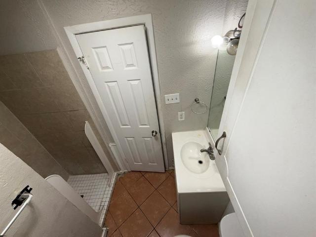 2 BR, 2 BA Apartment 708 East Pecan Street, Hurst, TX 76053