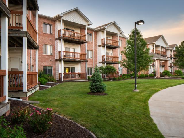 2 BR, 2 BA Apartment 7100 Holmes Park Rd Unit 01202, Lincoln, NE 68506