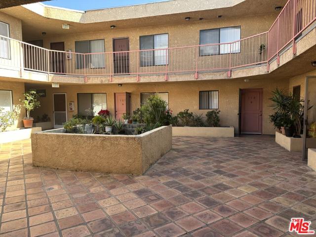 2 BR, 2 BA Apartment 710 Crenshaw Boulevard, Los Angeles, CA 90005