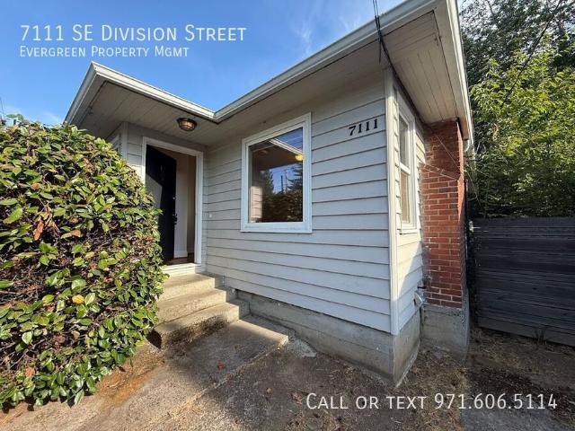 2 BR, 2 BA Apartment 7111 SE Division Street, Portland, OR 97206