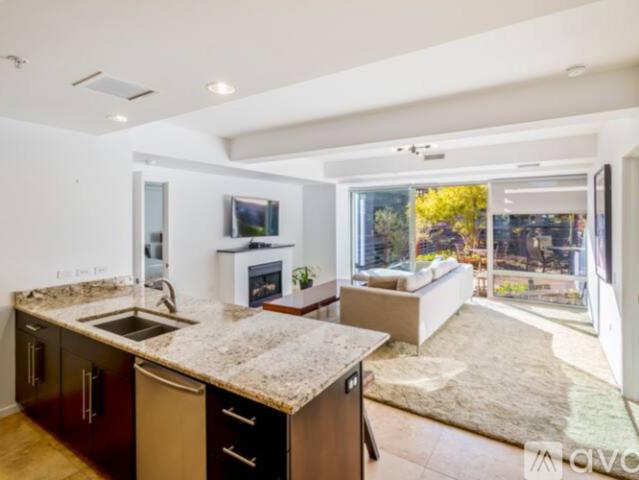 2 BR, 2 BA Apartment 7151 East Rancho Vista Drive, Unit 5004, Scottsdale, AZ 85251