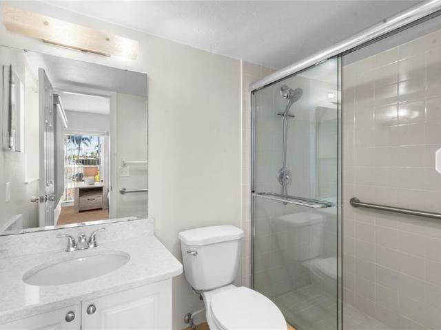 2 BR, 2 BA Apartment 7193 West Country Club Drive North, Sarasota, FL 34243