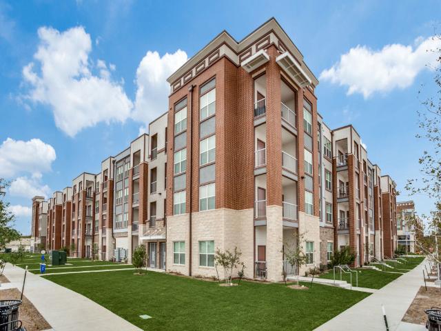 2 BR, 2 BA Apartment 7202 South Westmoreland Road Unit 1373, Dallas, TX 75237