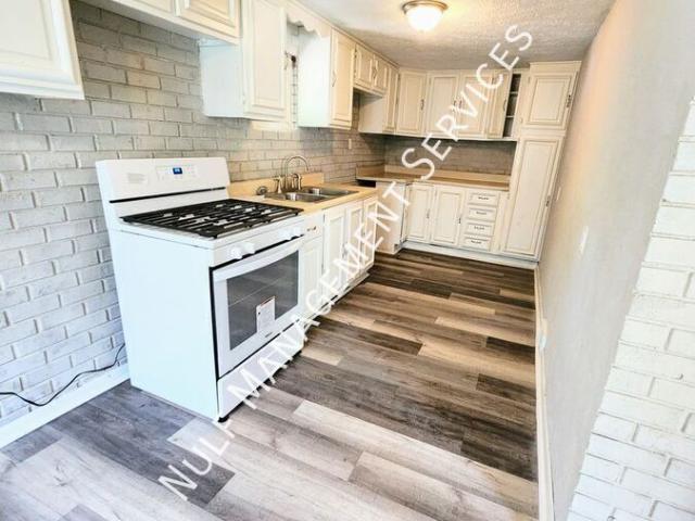 2 BR, 2 BA Apartment 720 Benwood Avenue, McKees Rocks, PA 15136