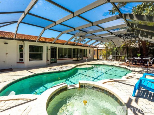 2 BR, 2 BA Apartment 7243 Antigua Pl, Sarasota, FL 34231
