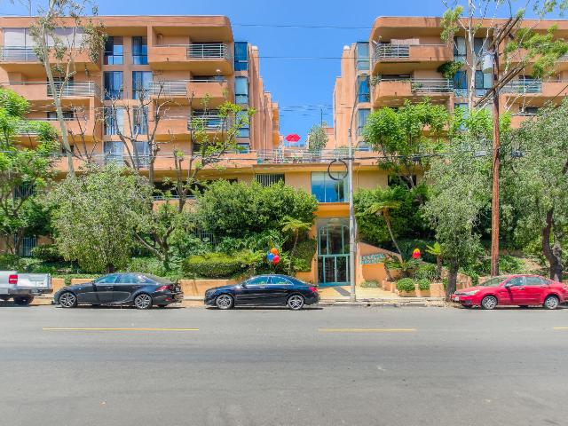 2 BR, 2 BA Apartment 7275 Franklin Ave Unit 209, Los Angeles, CA 90046