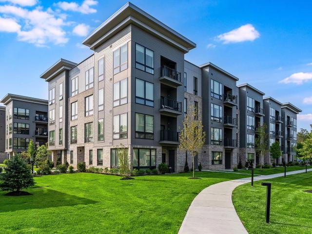 2 BR, 2 BA Apartment 72 Eagle Rock Avenue Unit 4117, East Hanover, NJ 07936