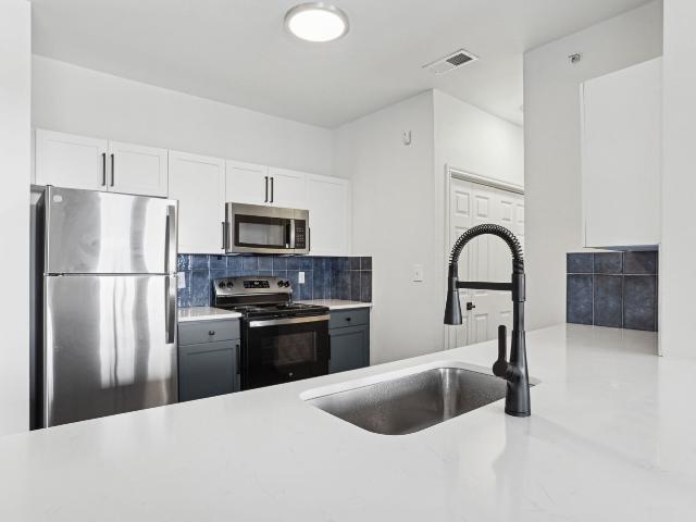 2 BR, 2 BA Apartment 7301 Oakmont Boulevard Unit 1736, Fort Worth, TX 76132