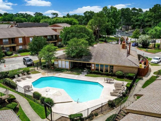 2 BR, 2 BA Apartment 7302 Alabonson Rd Unit 2804, Houston, TX 77088