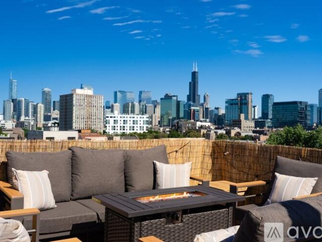 2 BR, 2 BA Apartment 734 N Throop St, Unit 4F, Chicago, IL 60642