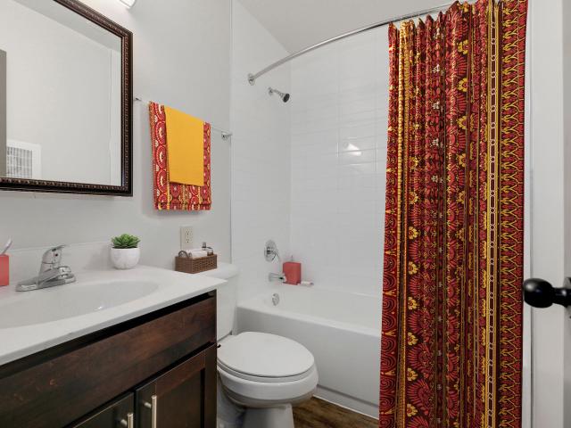2 BR, 2 BA Apartment 735 Monroe St Unit 203, Rockville, MD 20850
