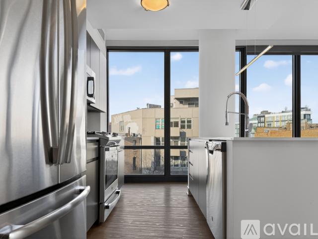 2 BR, 2 BA Apartment 738 N Aberdeen St, Unit 602, Chicago, IL 60642
