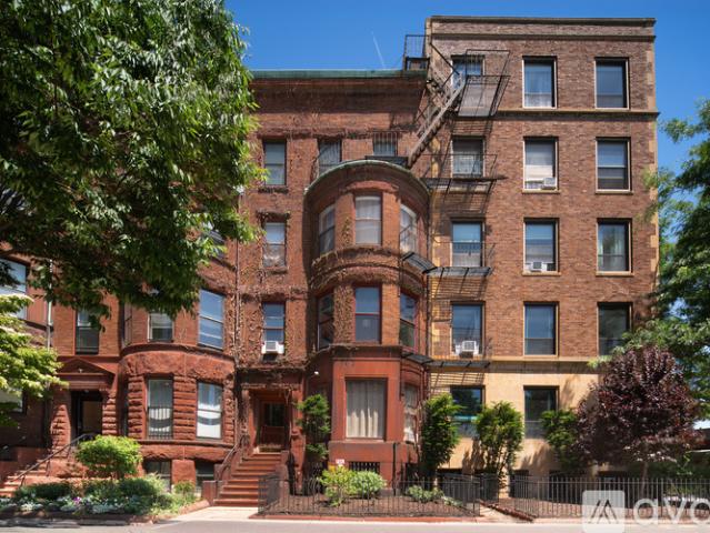 2 BR, 2 BA Apartment 7 Bay State Rd, Unit 2C, Boston, MA 02215