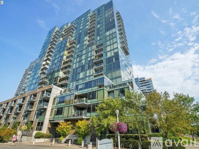 2 BR, 2 BA Apartment 841 South Gaines Street, Unit Unit 1400, Portland, OR 97239