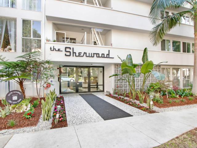 2 BR, 2 BA Apartment 8430 De Longpre Avenue Unit 101, West Hollywood, CA 90069