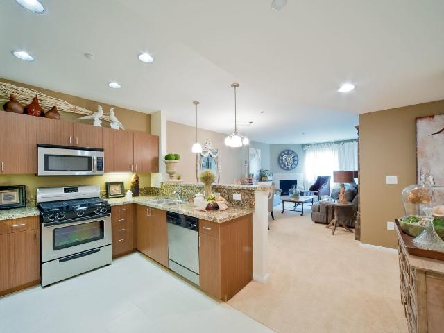 2 BR, 2 BA Apartment 844 Fedora Street Unit 2 beds, 2 baths, $3400, Los Angeles, CA 90005