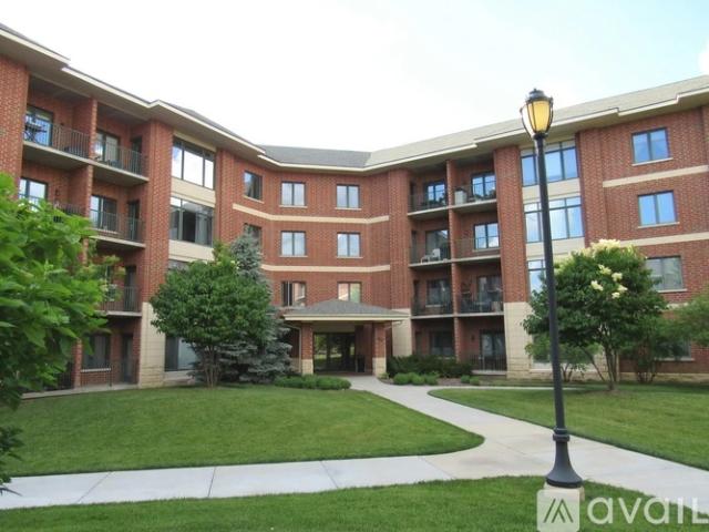 2 BR, 2 BA Apartment 845 East 22nd Street, Unit 203, Lombard, IL 60148