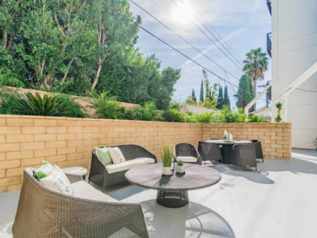 2 BR, 2 BA Apartment 850 Crenshaw Blvd, Los Angeles, CA 90005