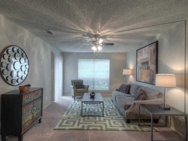 2 BR, 2 BA Apartment 8524 Burnet Rd, Austin, TX 78757