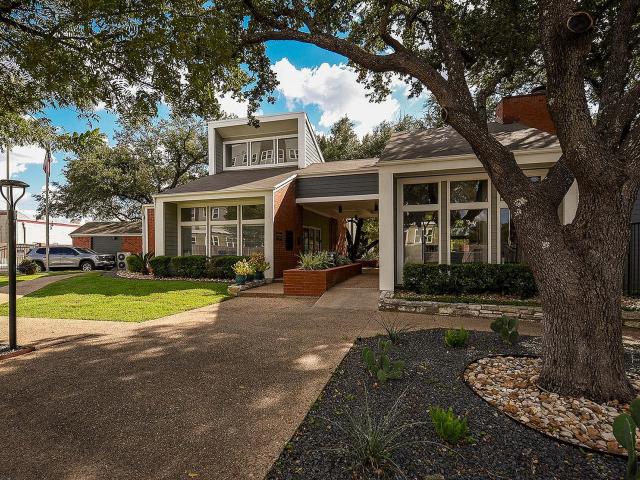 2 BR, 2 BA Apartment 8524 Burnett Rd Unit 223, Austin, TX 78757