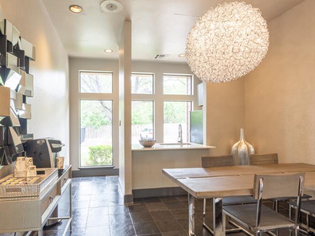 2 BR, 2 BA Apartment 8530 Burnet Rd, Austin, TX 78757