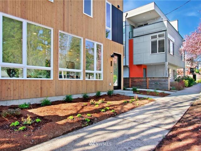 2 BR, 2 BA Apartment 8553 Interlake ave N, Seattle, WA 98103