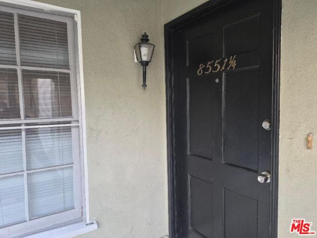 2 BR, 2 BA Apartment 8573 1/4 Holloway Drive, West Hollywood, CA 90069