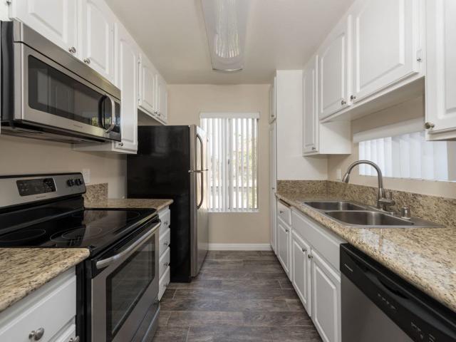 2 BR, 2 BA Apartment 863 VIEWPOINT DR Unit 859 Unit 142, San Marcos, CA 92078