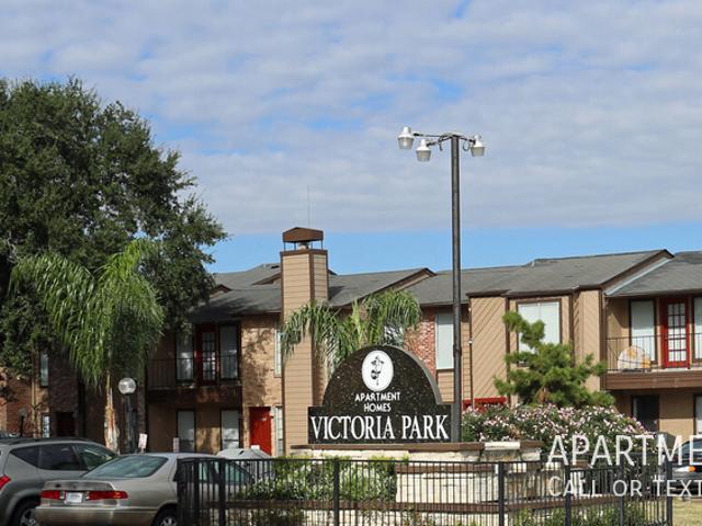 2 BR, 2 BA Apartment 8606 S Course DrÂ, Houston, TX 77099