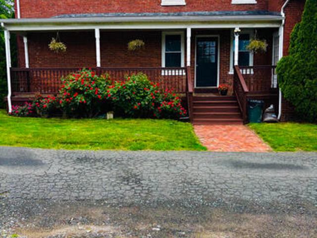 2 BR, 2 BA Apartment 860 Windsor Avenue, Unit 1, Windsor, CT 06095