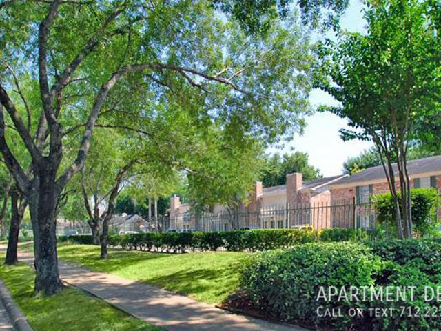 2 BR, 2 BA Apartment 8629 Dover StÂ, Houston, TX 77061