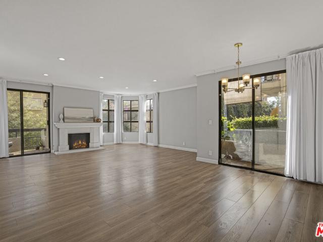 2 BR, 2 BA Apartment 8642 Gregory Way, Los Angeles, CA 90035