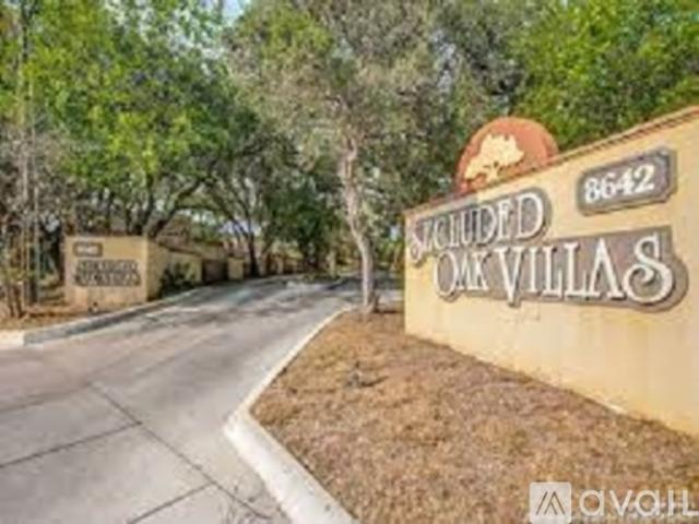 2 BR, 2 BA Apartment 8642 Fredericksburg Rd, Unit 405, San Antonio, TX 78240