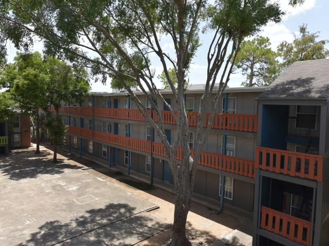 2 BR, 2 BA Apartment 8701 Hammerly Boulevard Unit 21 2120, Houston, TX 77080