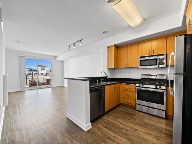 2 BR, 2 BA Apartment 8719 Variel Avenue Unit 207, Canoga Park, CA 91304