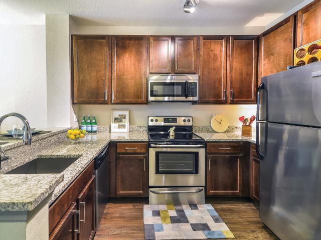 2 BR, 2 BA Apartment 871 Ibis Walk Pl N Unit 305, Saint Petersburg, FL 33716