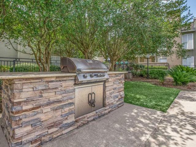 2 BR, 2 BA Apartment 8740 Westheimer Rd Unit B11 082, Houston, TX 77063