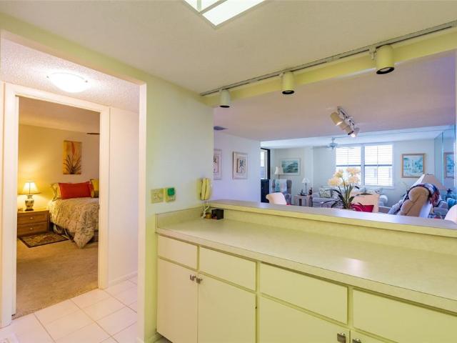 2 BR, 2 BA Apartment 8767 Midnight Pass Road, Sarasota, FL 34242