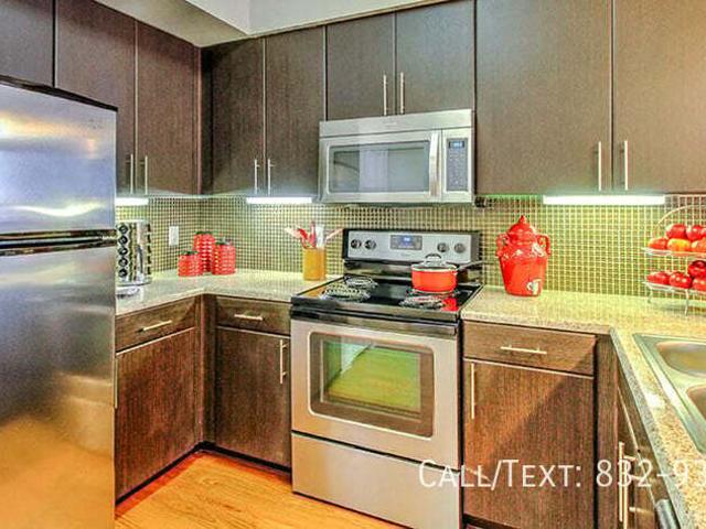 2 BR, 2 BA Apartment 8800 Lakes at 610 Dr, Houston, TX 77054
