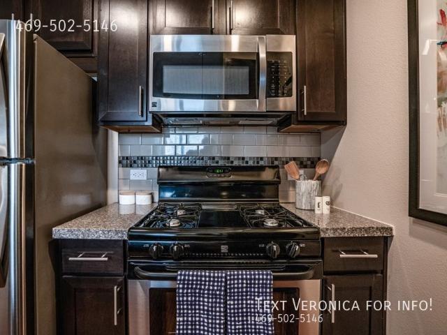 2 BR, 2 BA Apartment 8800 S 1st St, Austin, TX 78748