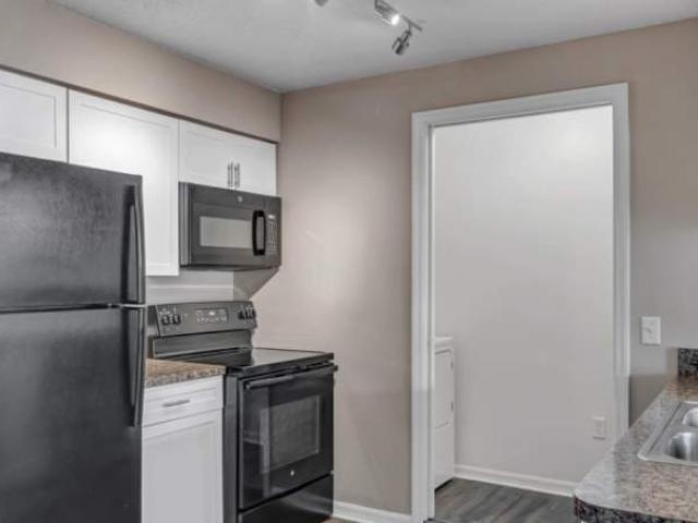 2 BR, 2 BA Apartment 8802 Brennan Cir, Tampa, FL 33615