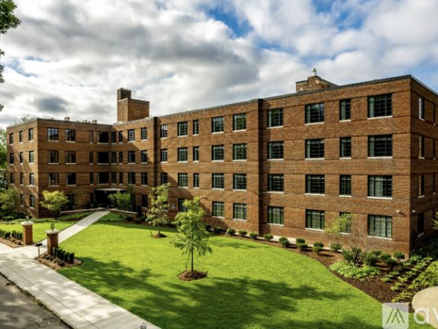 2 BR, 2 BA Apartment 885 Covington Drive, Unit 201, Highland Park, MI 48203