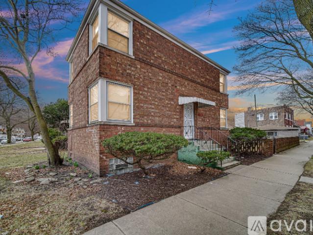 2 BR, 2 BA Apartment 8900 S Dauphin Ave, Chicago, IL 60619